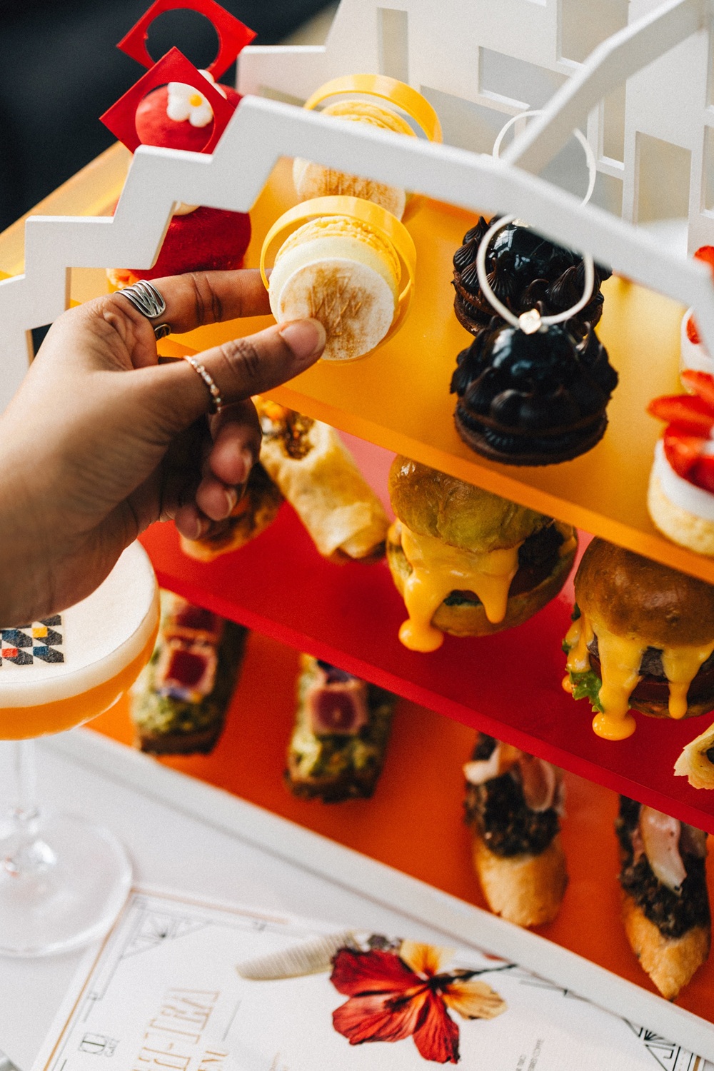 සුන්දරත්වයෙන් අනූන කොළඹ නගරයේ ඉහළම High Tea සත්කාරය අත්විඳින්න ...